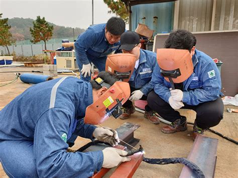 경기도기술학교 교육생들과 ‘재능기부 봉사활동 뉴스피크