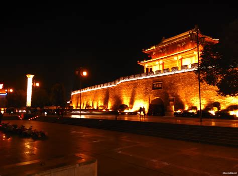 襄阳夜景古城墙襄阳古城墙大山谷图库