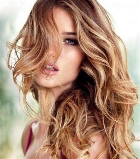 Bronde es la nueva tendencia de coloración Entre el rubio y el moreno