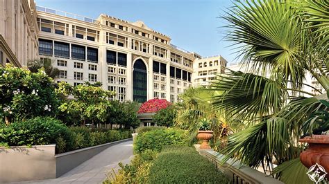 موقع الإماراتية بلازو فيرساتشي دبي يتيح استرداد تذاكر الطيران ودفع