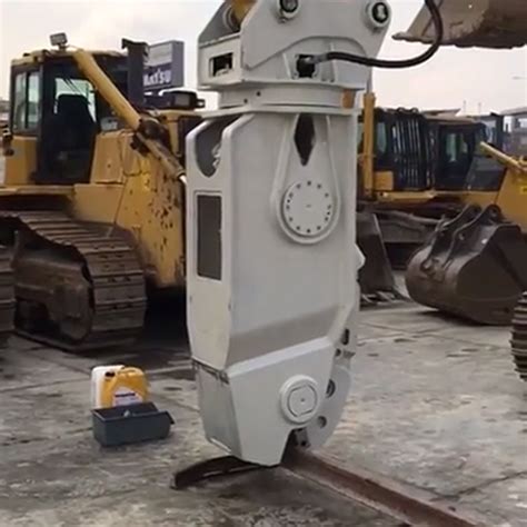 Mobile Rotar Hydraulic Rail Cutting Scissors Excavator Rail Breaker For