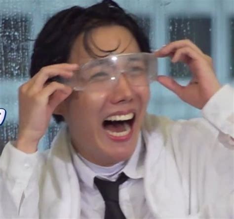 Pin On Bts Kpop Memes Bts Hoseok Bts Reactions