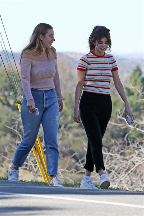 Selena Gomez Source Gomezsourcemp Twitter Outfits Zapatos De Tac N Lindos Chicas