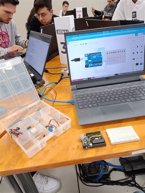 iniciando as aulas de arduíno no curso de redes de computadores na