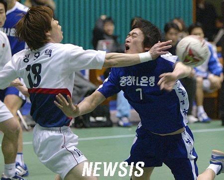 격렬한 볼다툼