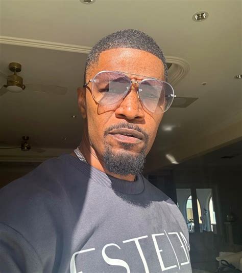Jamie Foxx Says Hes Finally Starting To Feel Like Himself Following Scary Medical Complication