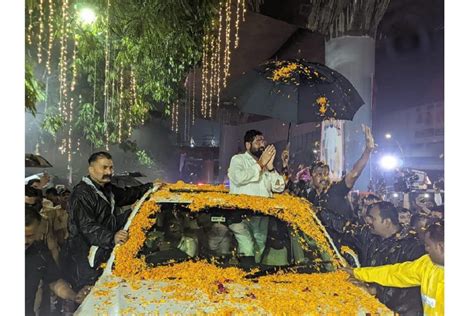 Shiv Sena Calls Eknath Shindes Trust Vote Victory Stolen Majority