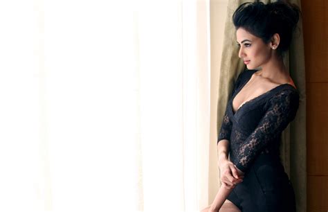 1676x1085 Sonal Chauhan Latest Stunning Hd Wallpapers 1676x1085