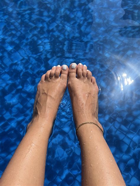 Who Likes My Veiny Feet 🙊😈 R Veiny Feet