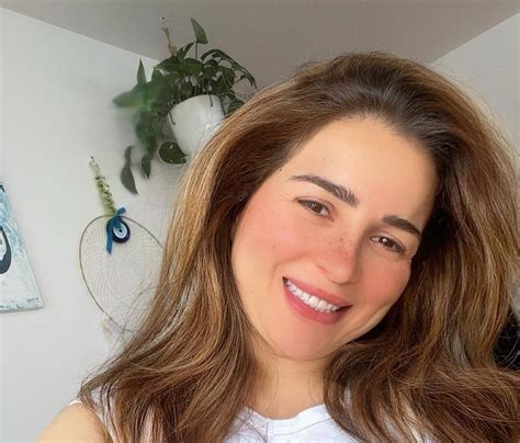 بالفيديو مخرج شهير يوجّه رسالة إلى ميّ عز الدين وهذا ما طلبه منها
