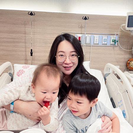 恭喜這群人石頭老婆生下第3胎 開心抱娃謝謝選擇我們家 ETtoday星光雲 ETtoday新聞雲
