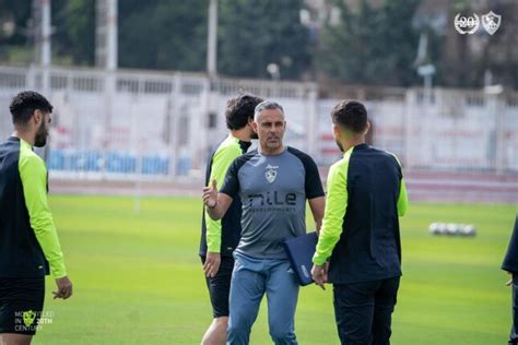 جلسة بين جوميز ومساعديه للتحضير لمباراة الزمالك ومودرن فيوتشر الأسبوع
