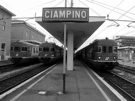 Choc Alla Stazione Di Ciampino Si Inginocchia Sui Binari E Si Fa