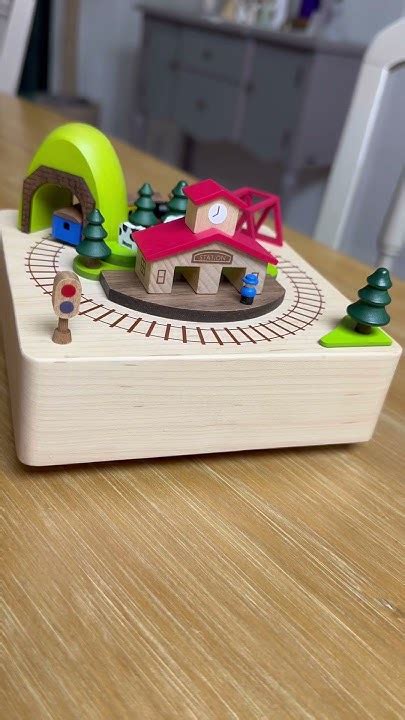 오타루오르골홋카이도 대학교 후배에게 깜짝 선물로 오르골을 선물했더니 귀국하자마자 이 영상을 찍어 보내 왔더라고요🎵🎵🎶 너무 예쁘죠 ️ Youtube