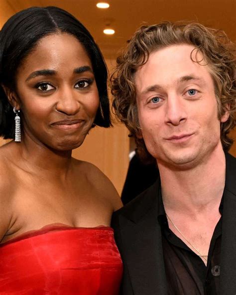 Jeremy Allen White E Ayo Edebiri Sono Fidanzati O Solo Amici Nss G Club