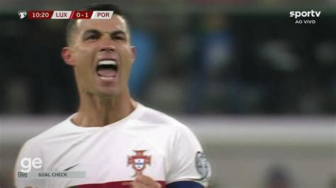 Vídeo Aos 8 min do 1º tempo revisão do VAR de Cristiano Ronaldo de