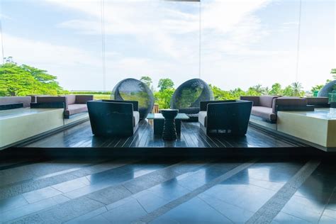 Terrasse Extérieure Et Chaise Sur Balcon Photo Premium