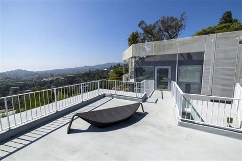 Airbnb Guest Lives Rent Free For Over A Year In La Luxury Home Amid