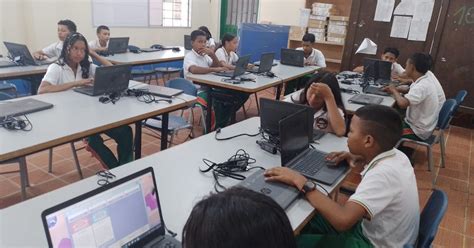 INSTITUCIÓN EDUCATIVA RURAL LA PAJUILA USO DE PC PARA LA LECTURA DE