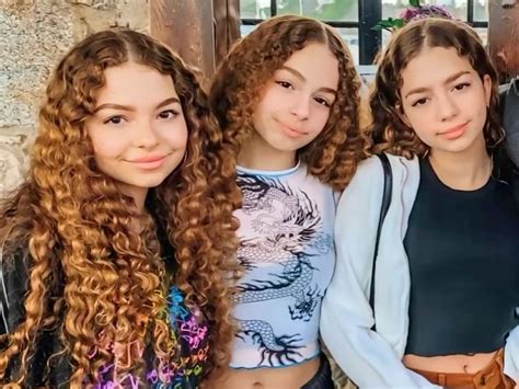 Kalogeras Sisters Sister Outfits Sisters Funny Famous Sisters