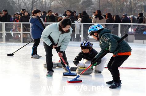 서울광장 스케이트장 관광명소로 각광받아 무예신문 대한민국 대표 무예체육뉴스