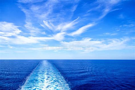 Sillage De Bateau En Mer Photo Stock Image Du Marin 14384550