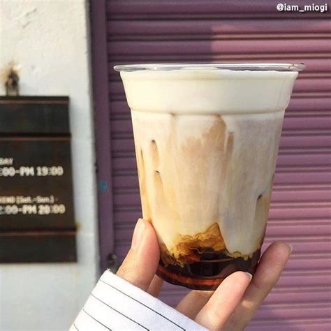 현시각 인스타에서 난리난 투모로우커피 천천히 위아래 섞여주는 생크림에 부산에 살면 꼭 가봐야하는곳들