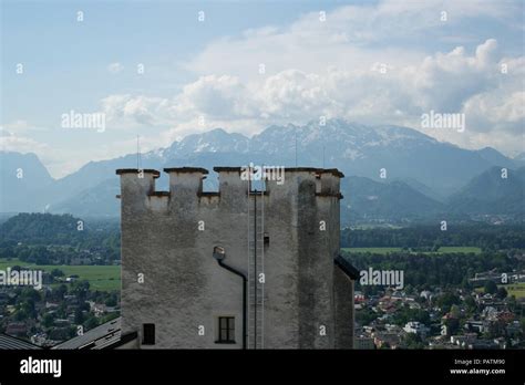Baum Und Salzburg Stadtbild Fotos Und Bildmaterial In Hoher Auflösung