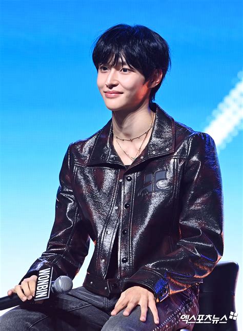 라이즈 원빈 짜릿해 늘 새로워 잘생긴 게 최고야[엑s Hd화보] 나무뉴스