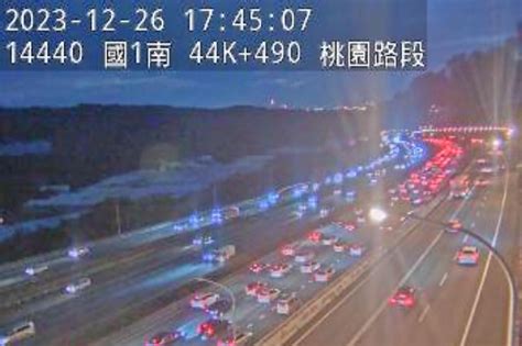 【快訊】桃園龜山工廠大火3受傷 「黑色濃煙」壟罩國道一號