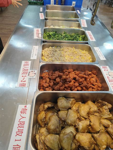 團膳、公司餐 嘉軒食品行 專營 台南地區 團膳、便當、會議餐，美味、健康、衛生。