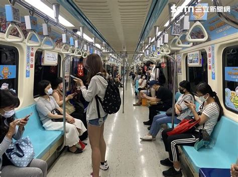 台北新北三级警戒后首个上班日，台媒目击：台北捷运、台铁现场冷清