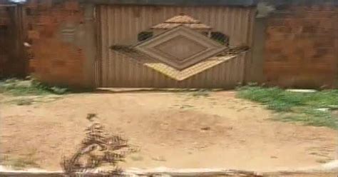 G1 Bueiro Aberto Impede Moradora De Colocar Carro Na Garagem
