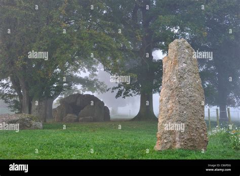 Dolmen Chambered Megalithic Tomb Hi Res Stock Photography And Images Alamy