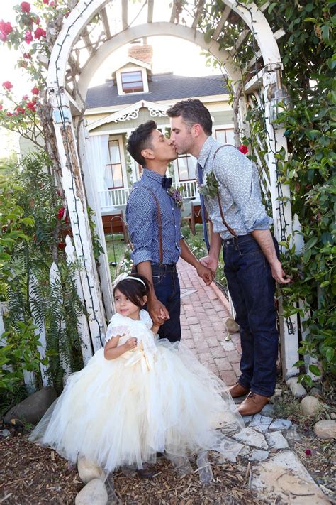 Junho é O Mês Do Orgulho Lgbt E Estas 100 Fotos De Casamentos Gays São