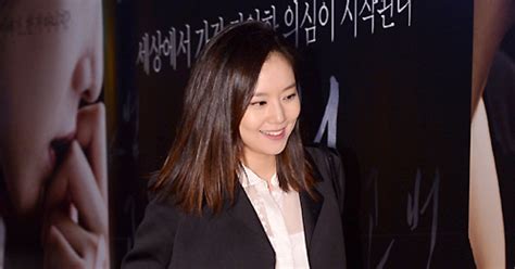 [포토엔]문채원 코트속에 감춘 속보이는 시스루