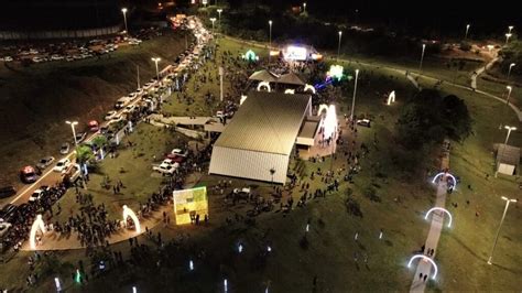 PREFEITURA DE LUZIÂNIA INAUGURA ILUMINAÇÃO DE NATAL ATRAÇÕES
