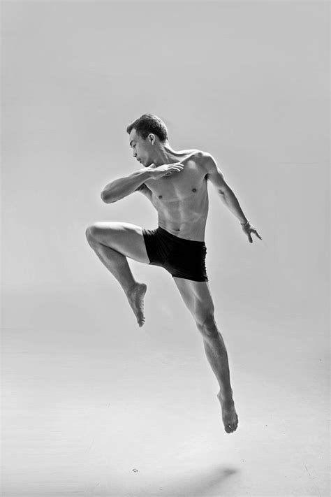 Pin By Armando Ruiz On Canvas Figure Drawing Poses Male Figure