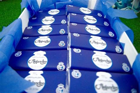 Diseño de chocolatina para mesa de chuches o candybar del Real Madrid