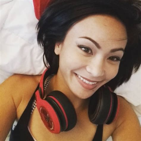 Michelle Waterson Selfie Ufc Karate Hottie Hot Fighter Mma Asian