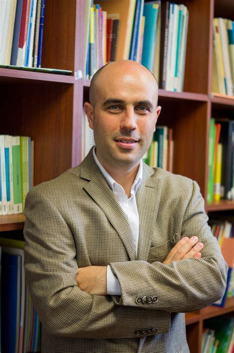 santiago mariani becario de doctorado publica el libro “la política