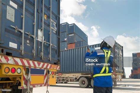포먼 제어 물류 수출 배경 가져오기에 대 한 화물 화물선에서 컨테이너 상자를 로드 합니다 세관 수송 기관 건물에 대한 스톡 사진 및 기타 이미지 세관 수송 기관 건물