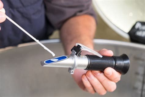 How To Use A Refractometer Practical Guide Linquip