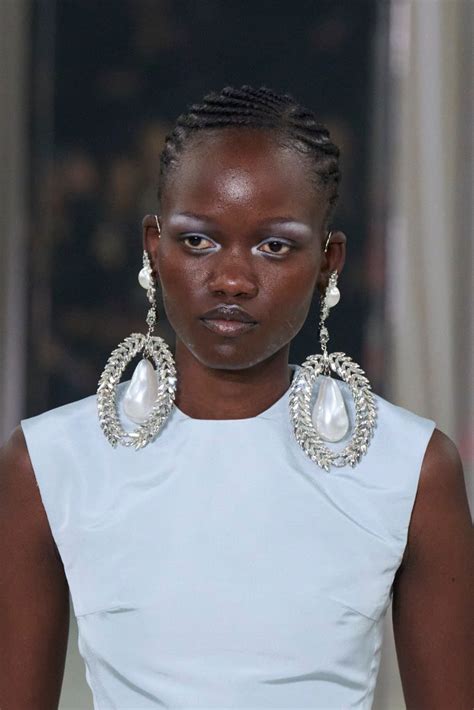 Giambattista Valli Spring 2023 Couture Fashion Show Details The