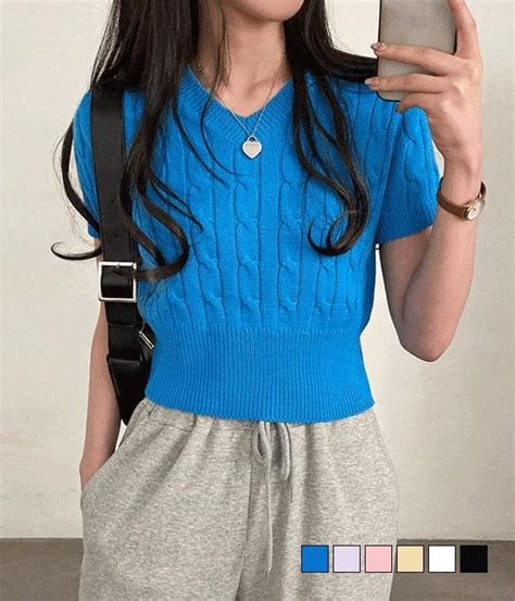 Teabox Daily Must Have Item Twisted V Neck Semi Crop Short Sleeved