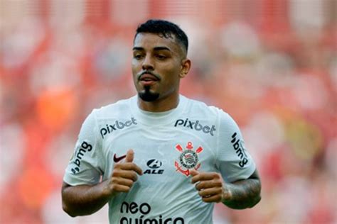 Matheus Bidu Estalló Contra Hinchas De Universitario De Deportes Por