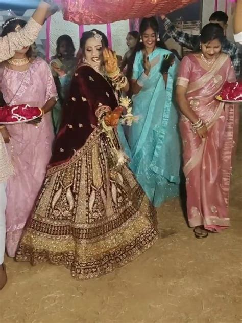 दुल्हन ने मारी ऐसी धांसू एंट्री दी ऐसी परफॉर्मेंस देखने वाले बस देखते