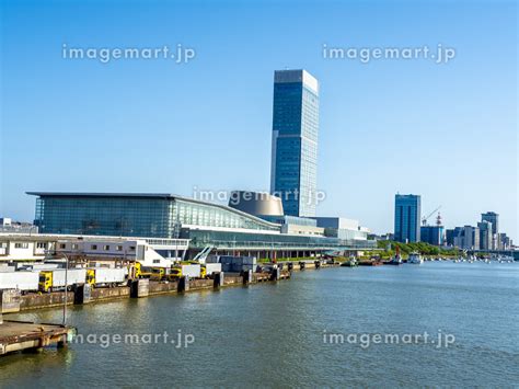 佐渡汽船の船上から見る新潟港（新潟県新潟市）の写真素材 262794570 イメージマート