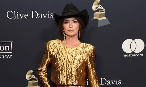 Shania Twain Shares How She Removes Her Makeup—and Dermatologists Have