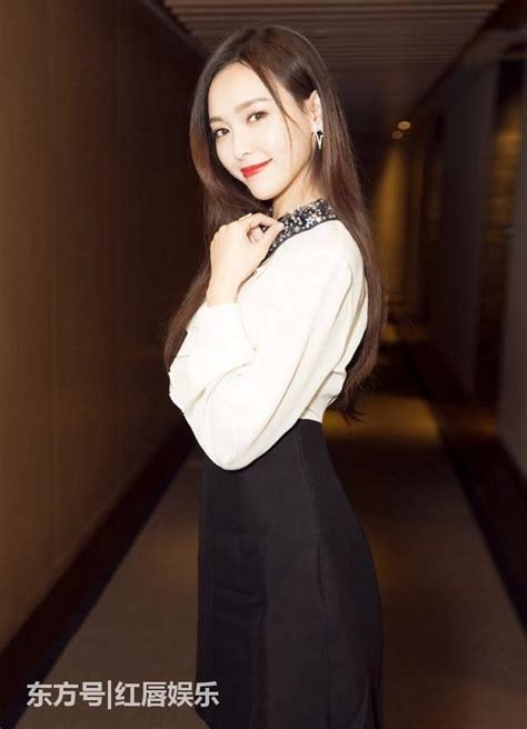 女星酒店走廊曬美照，趙麗穎時尚，倪妮美艷，唐嫣清純！ 每日頭條